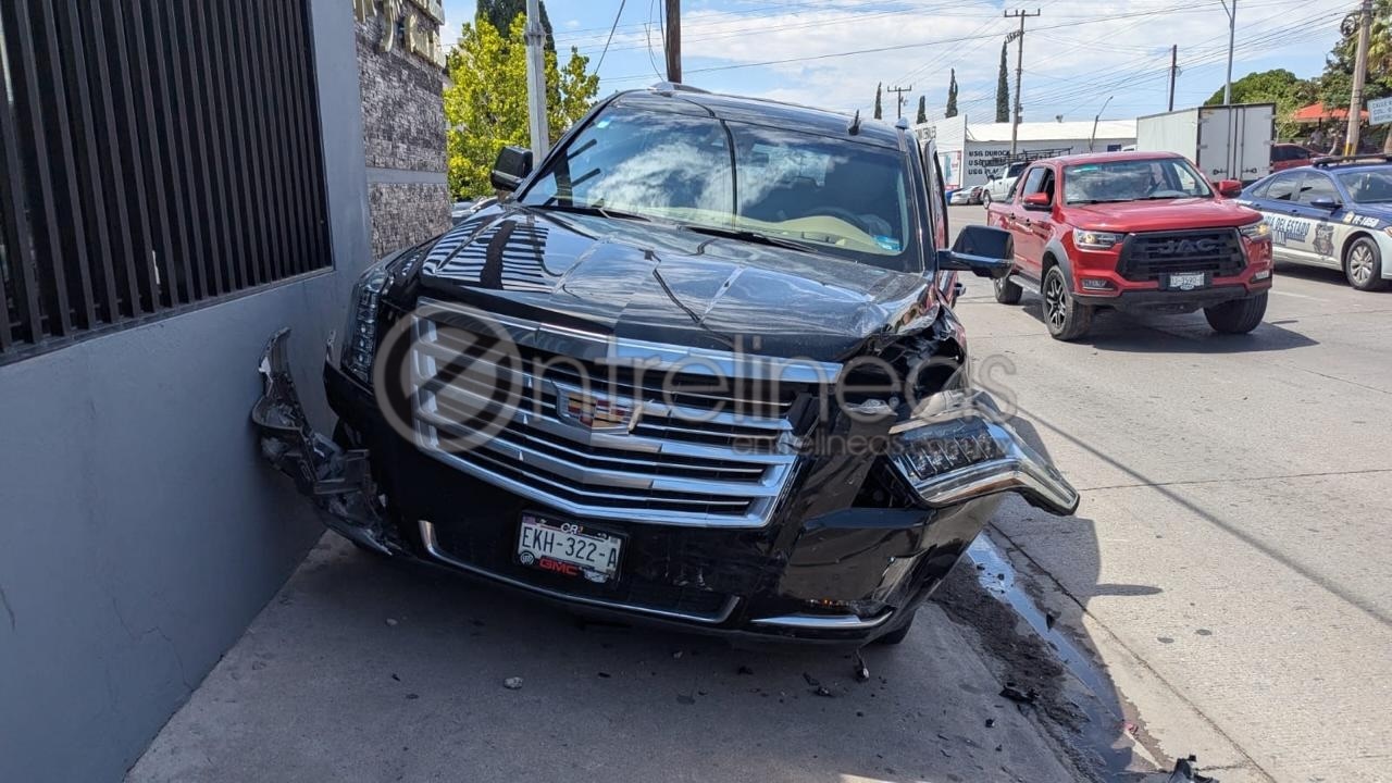 Choque sobre av. Pacheco deja dos personas lesionadas – Entre Líneas