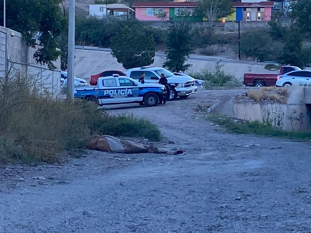 Hallan un hombre ejecutado y envuelto en una cobija a un costado de la Vialidad Sacramento ...