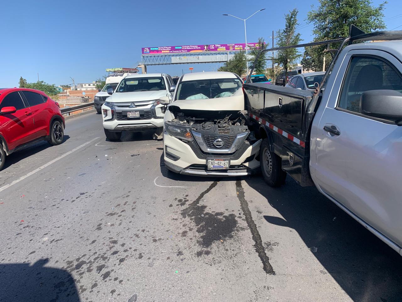 Choque alcance involucra a seis autos sobre av. Pacheco – Entre Líneas